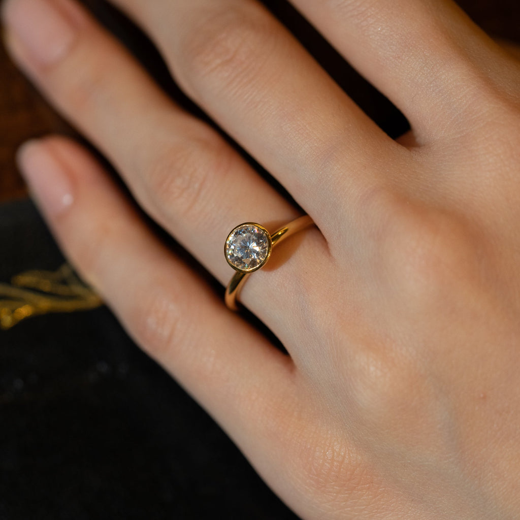 Ceira Bezel Bold Plain Ring - PRMAL